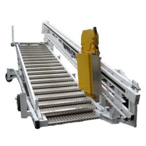 Airplane Platform Lift for taking wheelchair users or PRM up and down ...